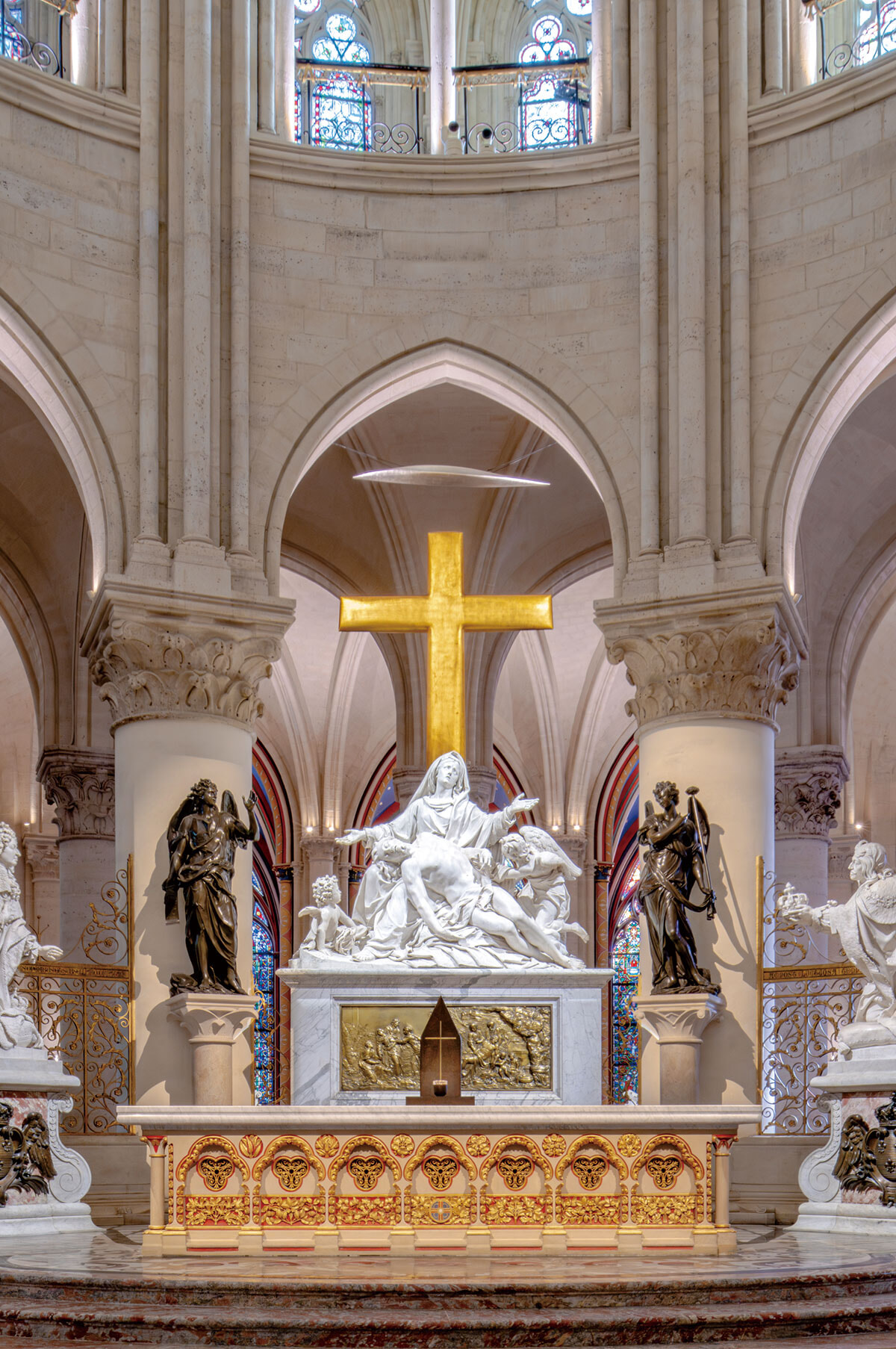 大火災から復活したノートルダム大聖堂、再建の物語。【パリの永遠の名所を歩く】｜Paris｜madameFIGARO.jp（フィガロジャポン）